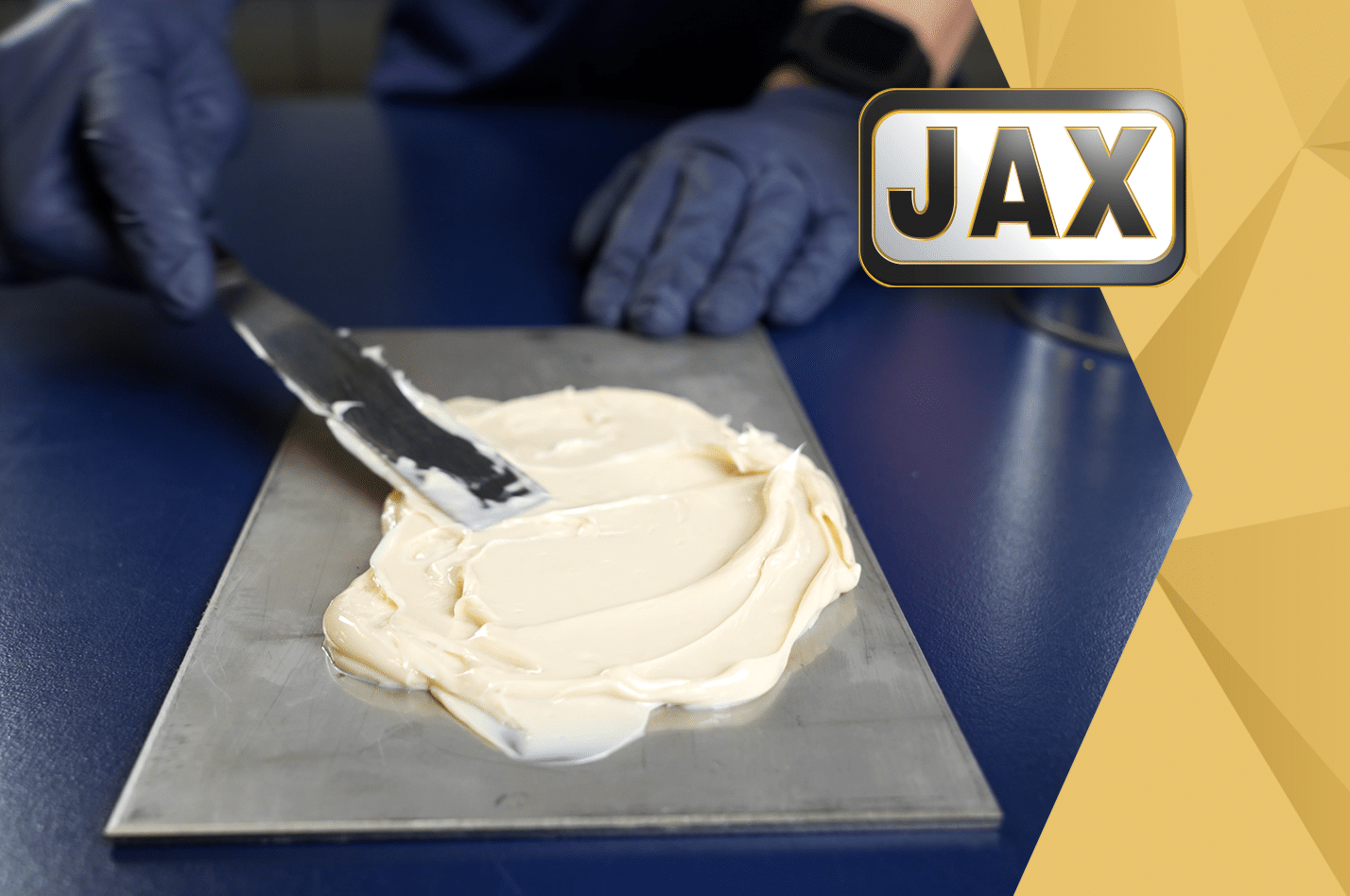 Why does oil foam? | JAX INC.